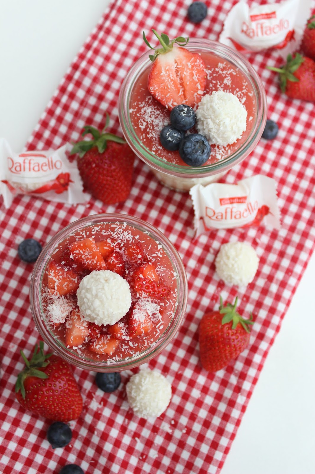 Raffaello Pudding mit Erdbeeren