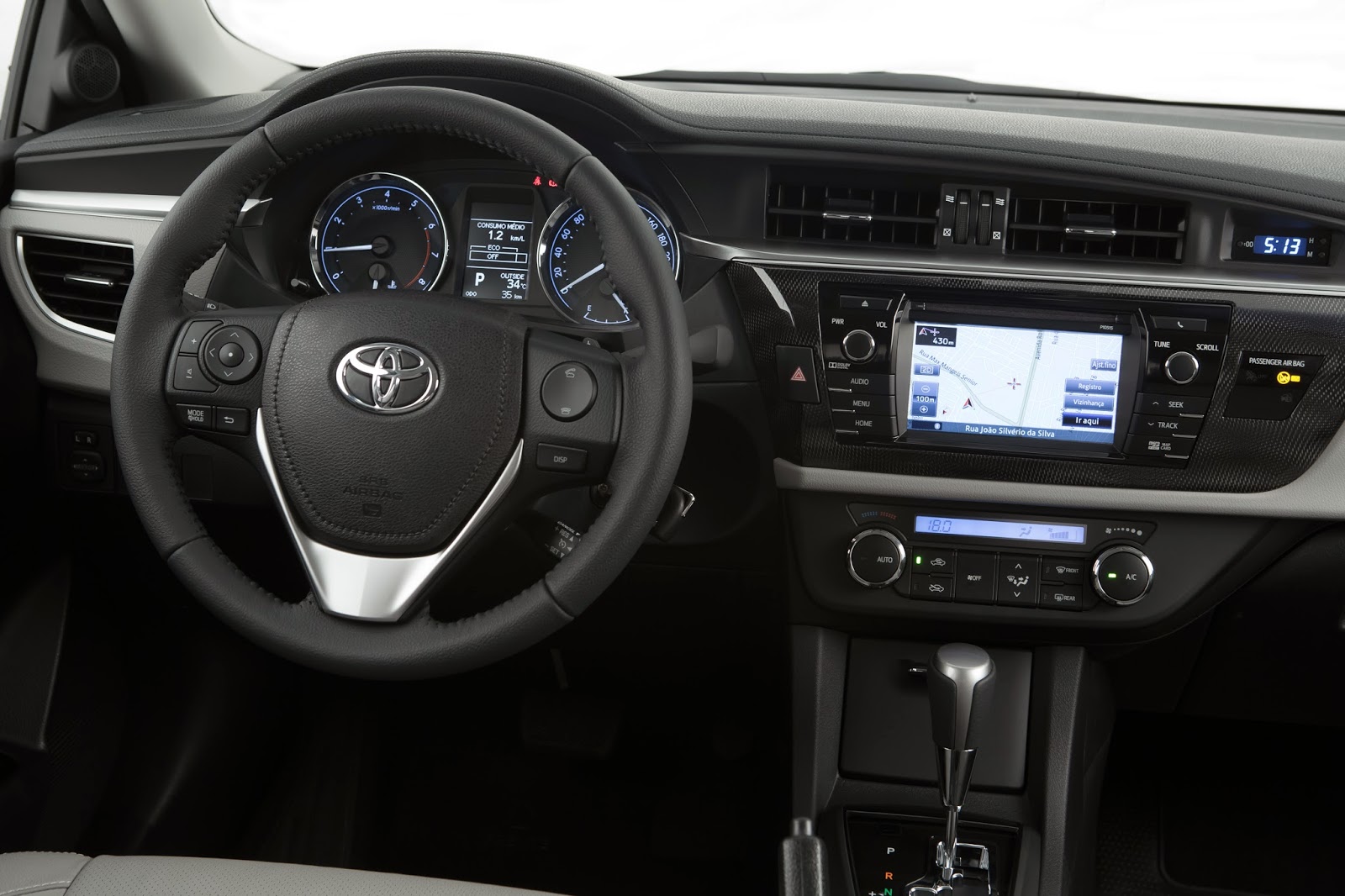 Enfim, os detalhes oficiais do Toyota Corolla 2015
