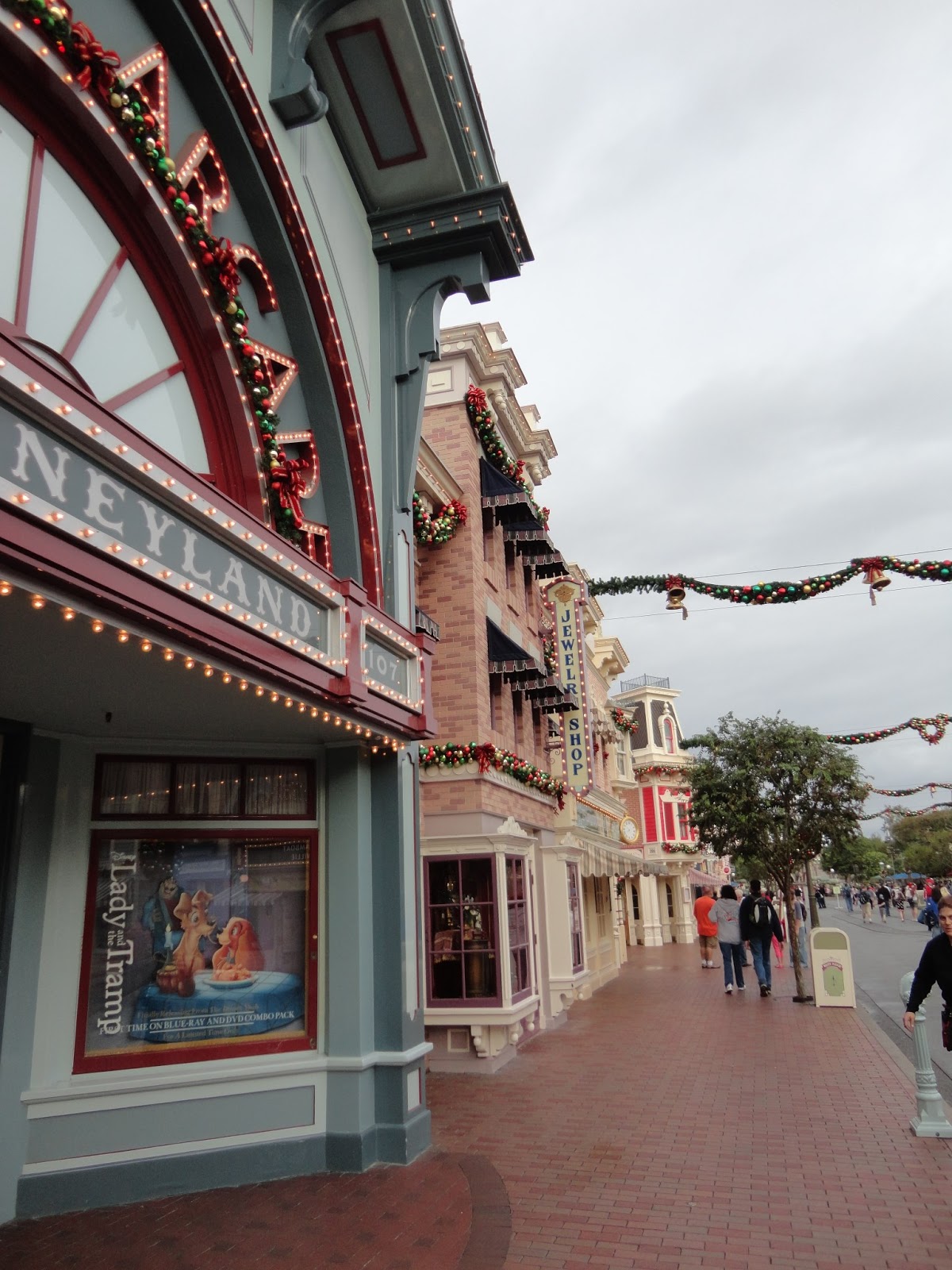 Disneyland: Main Street Crystal Arcade