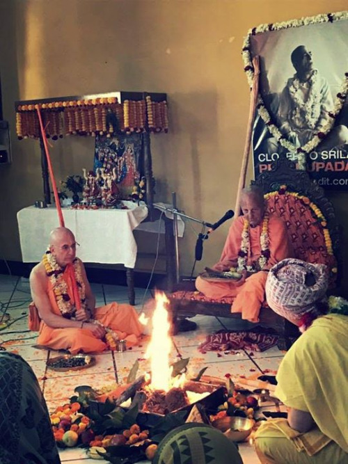 Notícias Vaiṣṇavas Internacionais: 5 Novos Sannyasis para a Iskcon 2017 ...