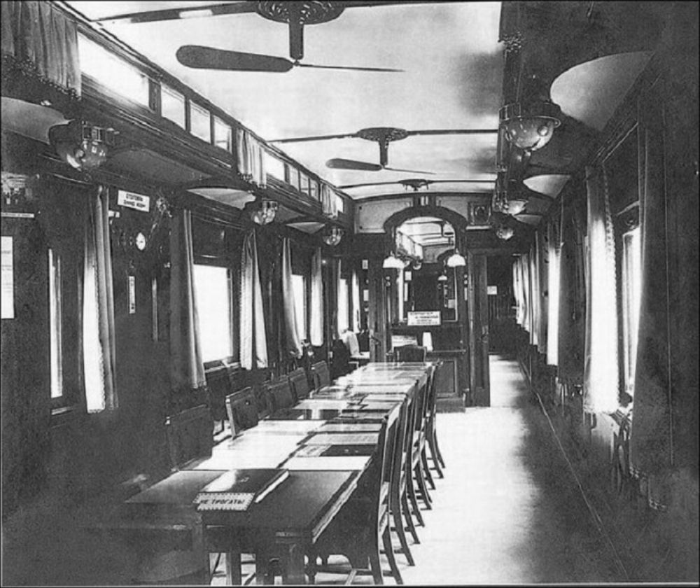 Incredible Vintage Photographs Offer a Rare Glimpse Inside the Romanovs ...