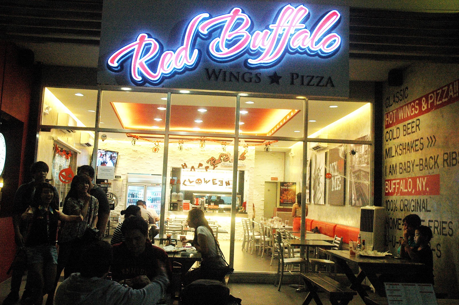 DUDE FOR FOOD: Running Late But Everything's Cool at Red Buffalo