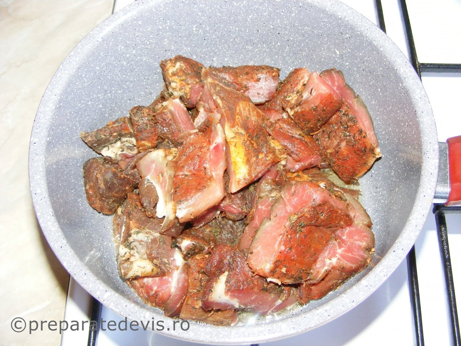 Pastrama cu tulburel | Retete Culinare Preparatedevis.ro