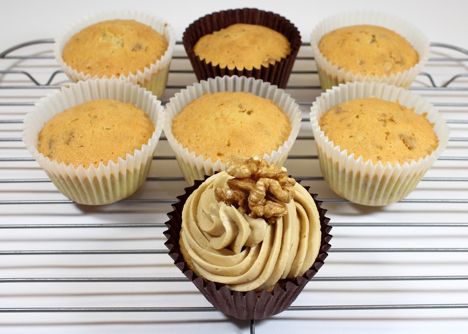 Kitchen Delights: Recipe: Baileys and Walnut Cupcakes