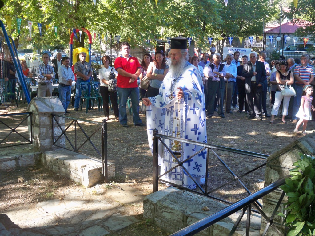 ΤΡΟΒΑΤΟ ΕΥΡΥΤΑΝΙΑΣ: Η ΥΨΩΣΗ ΤΟΥ ΤΙΜΙΟΥ ΣΤΑΥΡΟΥ ΣΤΟ ΤΡΟΒΑΤΟ