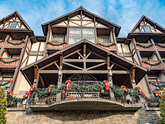 Bubba's Garage: Staying in the Santa Suite - The Inn at Christmas Place