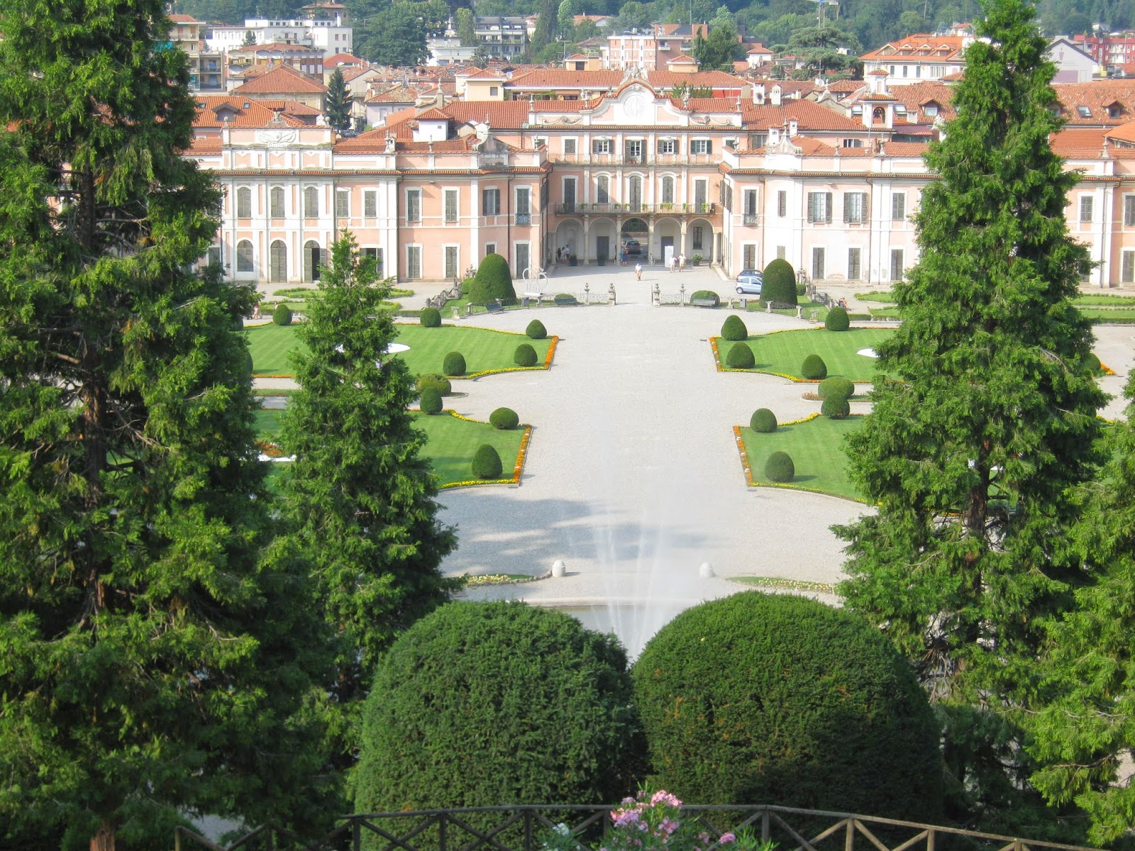 Pałac Estense w Varese i nietypowa ogrodniczka