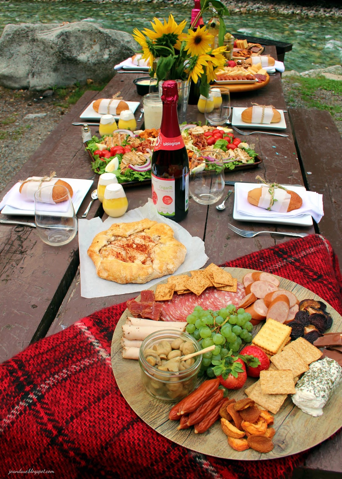 Jo and Sue: Picnic at Cinnamon Creek