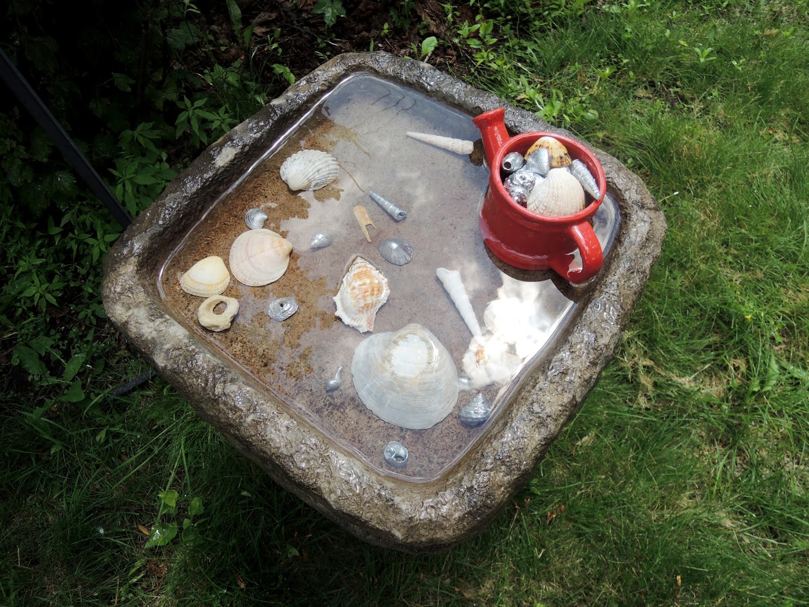 Holly Goes Lightly: Sea Shell Bird Bath