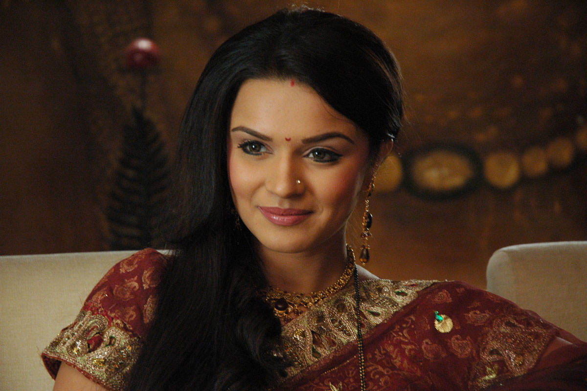 Get India TV Actress Biography and HD Images: Aashka-Goradia-Wallpapers
