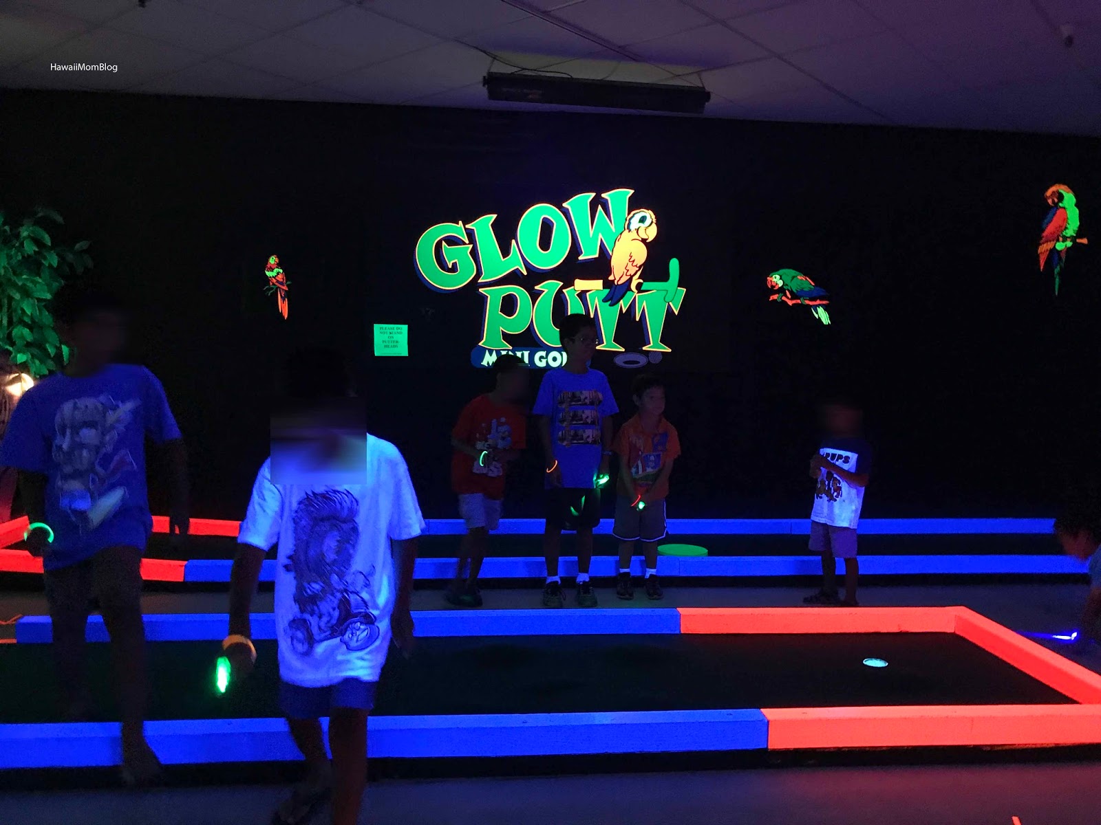 Hawaii Mom Blog: Glow Putt Mini Golf