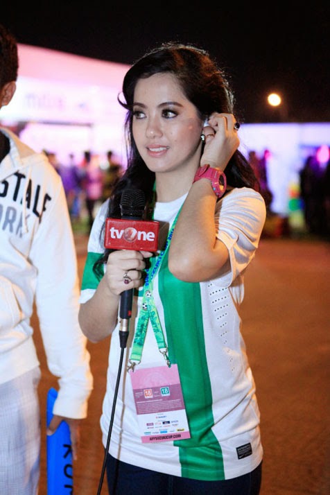 Foto Putri Violla, Reporter Cantik TV One di Piala AFF - Bagiilmu.com