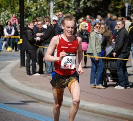 VIEW POINT: Marathoner Poos On Himself During A Race (PHOTO)