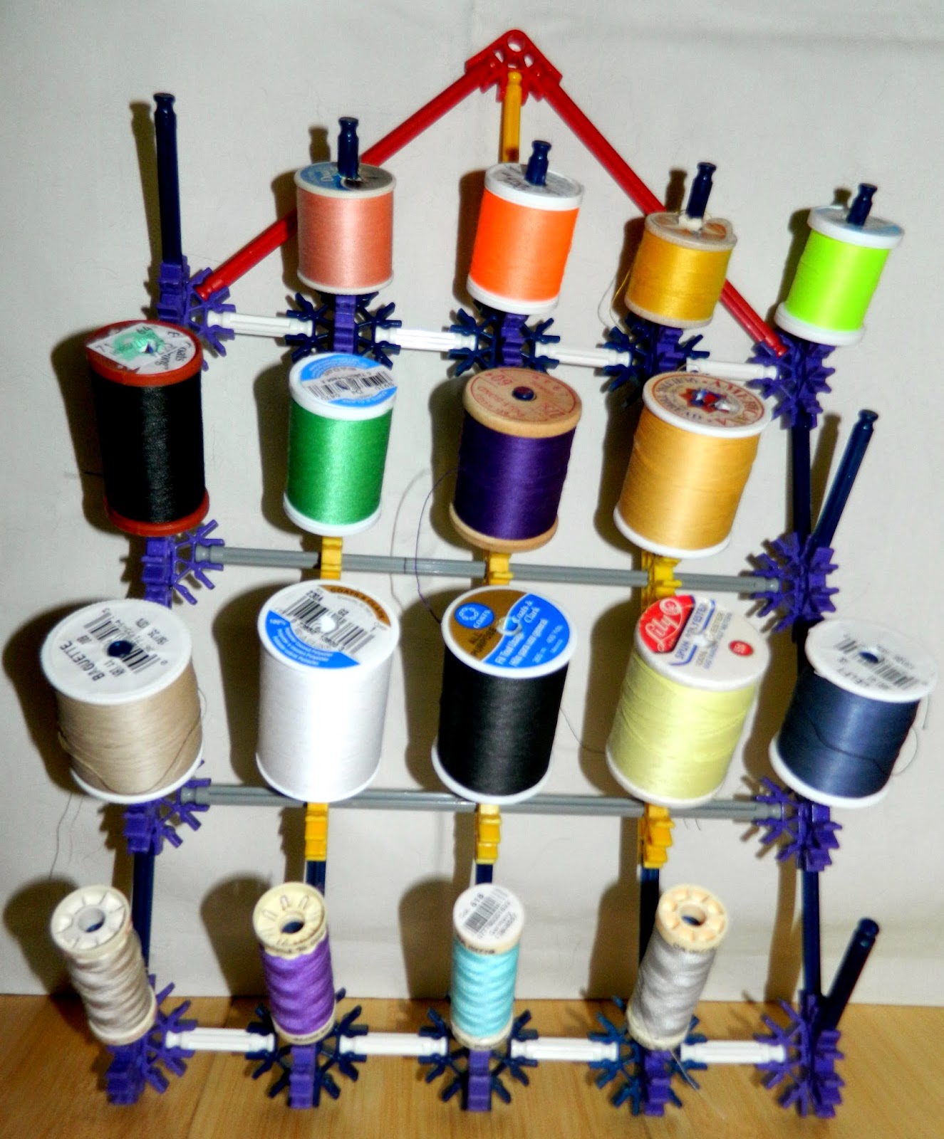 Knextravagant Kreations: Spool Holder