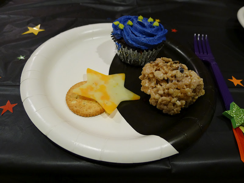 Pieces by Polly: Easy and Cheap Space Party Decorations