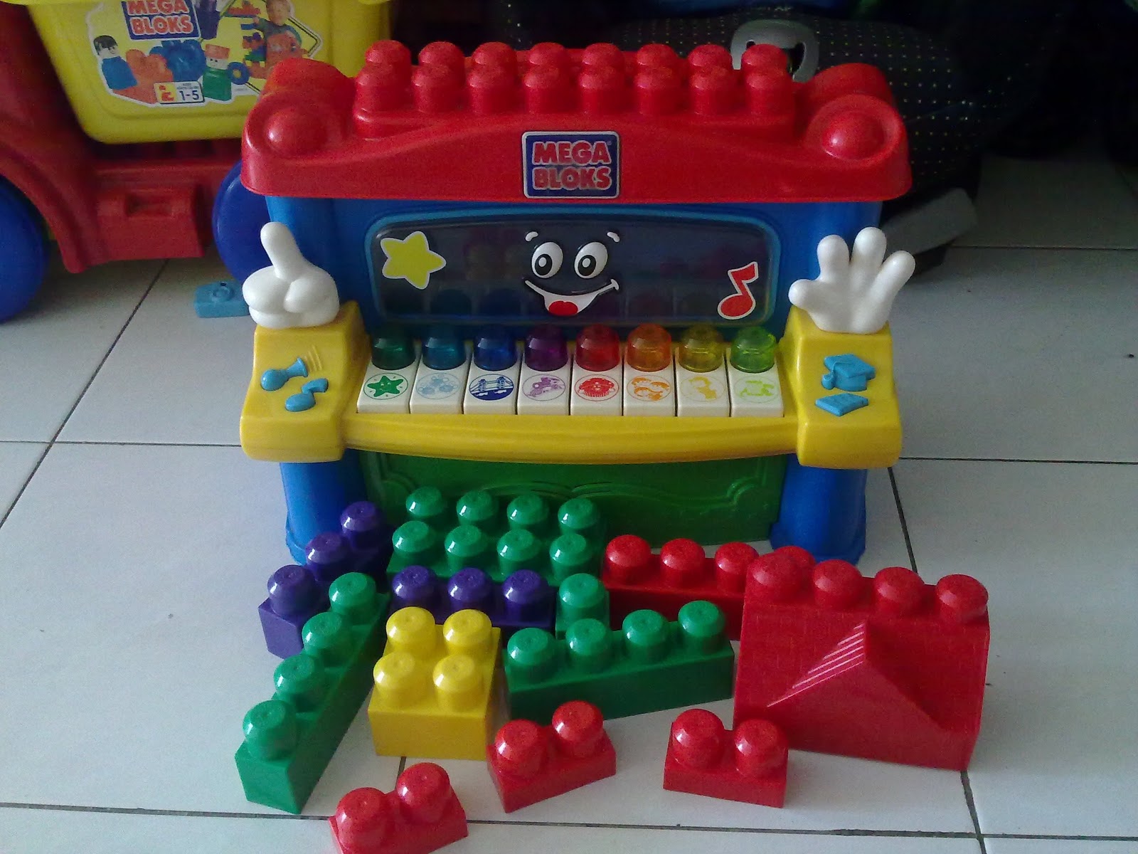 TwinkleBibi: Mega Bloks Piano