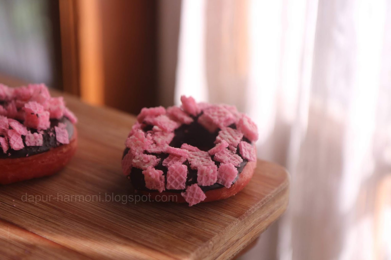 Dapur Harmoni: Resep Donat “Bubblegum” Pink Cantik