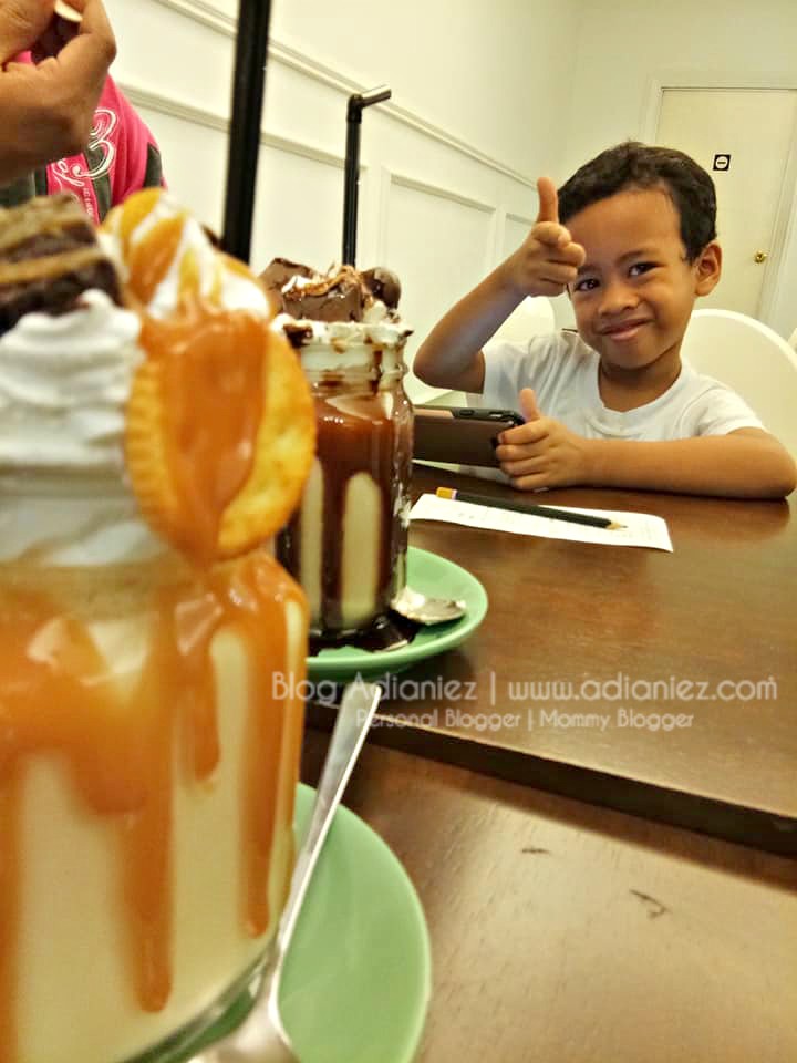 Truly Two Cafe. Coffee & Sweet Things ::: Saat Manis Berlima Bersama-sama