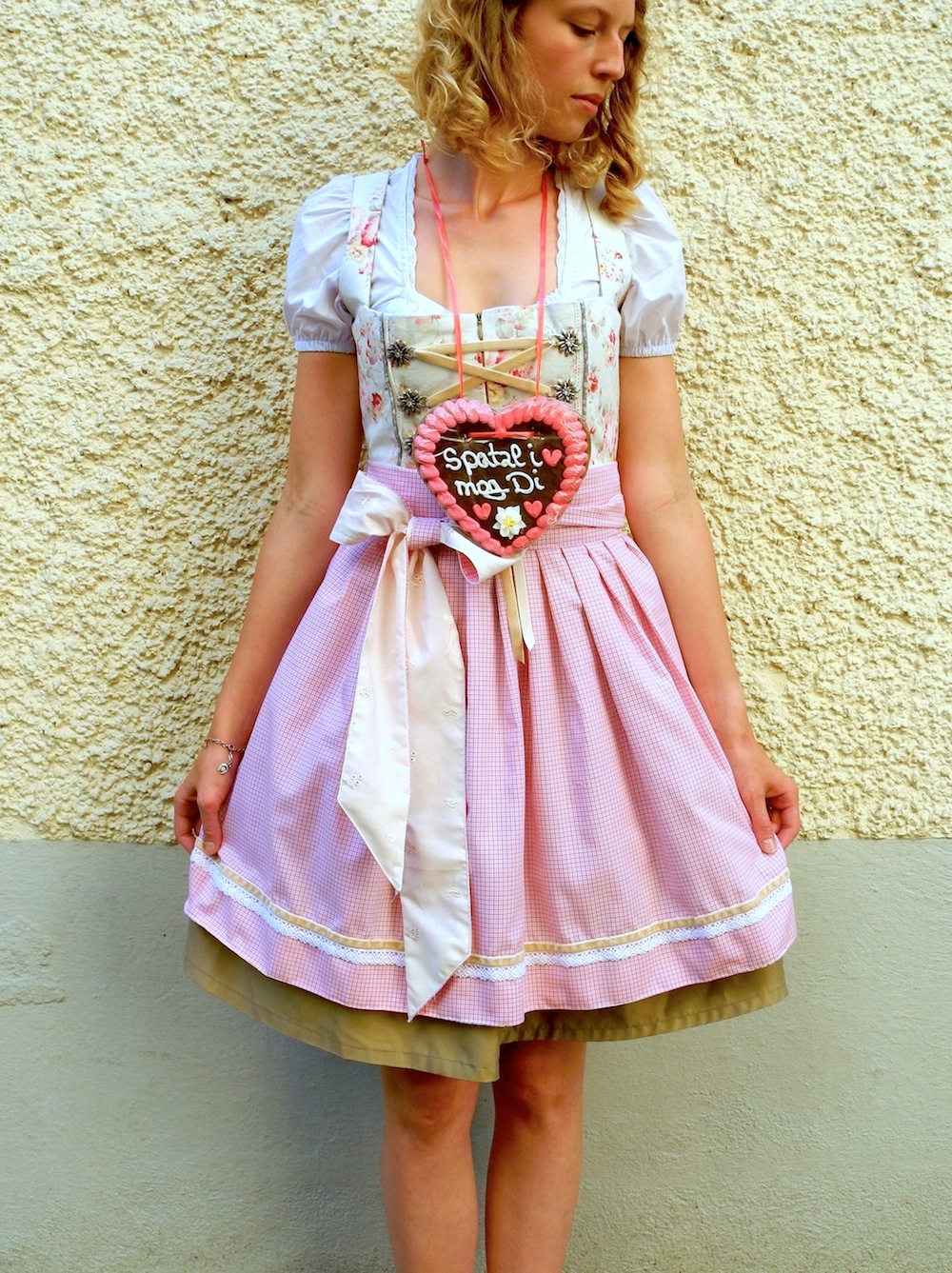 m é l i m é l o: Dirndl Love