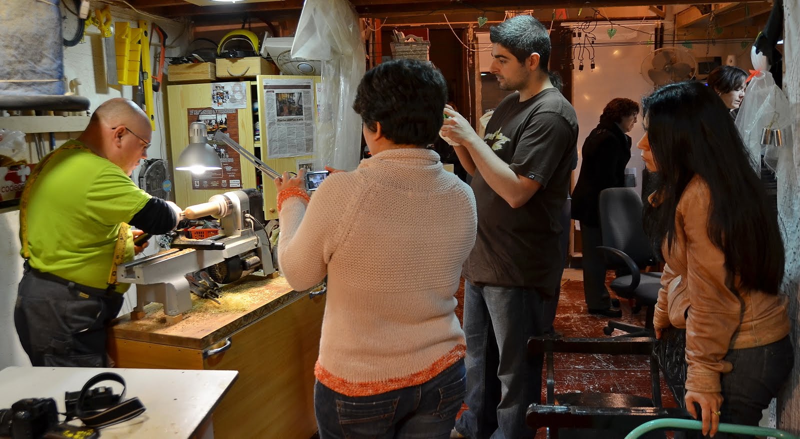 Tornero madera barcelona – Mesa para la cama