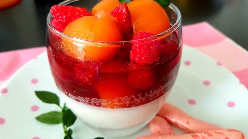 La cuisine & Claudine: Panna cotta, melon et framboises en sangria de ...