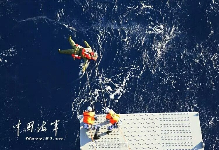 China Defense Blog: PR Photos of the day Type 726 Yuyi class landing ...