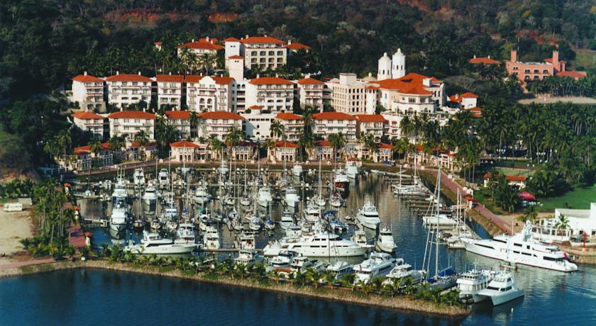 Hotels in Mexico: Grand Isla Navidad Resort - Barra de Navidad