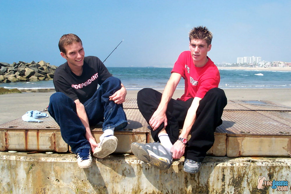 Evan Heinze & Ian Madrox Barefoot Beach Boys Enjoy The Sun ~ Gay Elemento