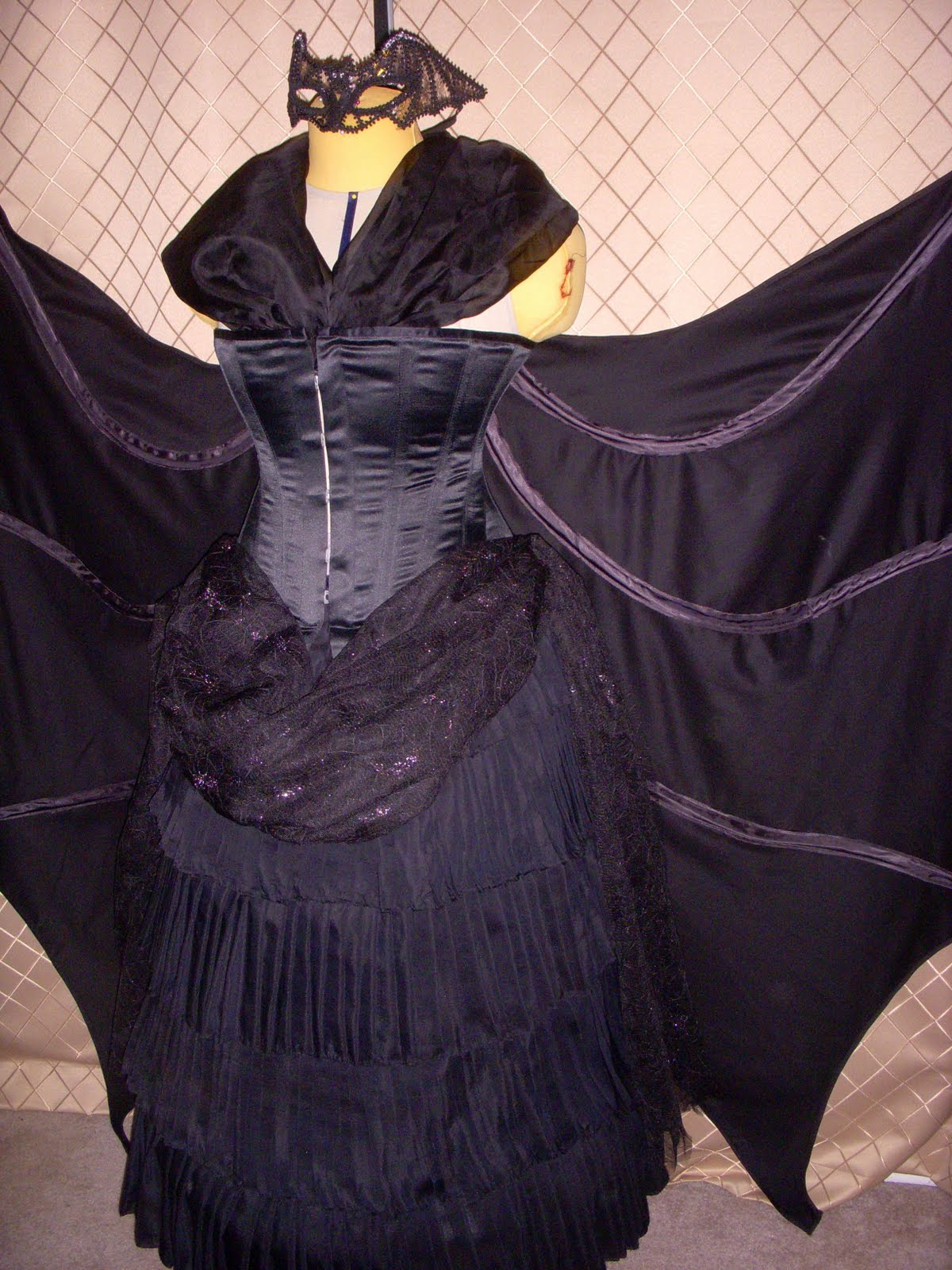 sewing to distraction: Eva Dress 1887 French Bat Costume + Trundle ...