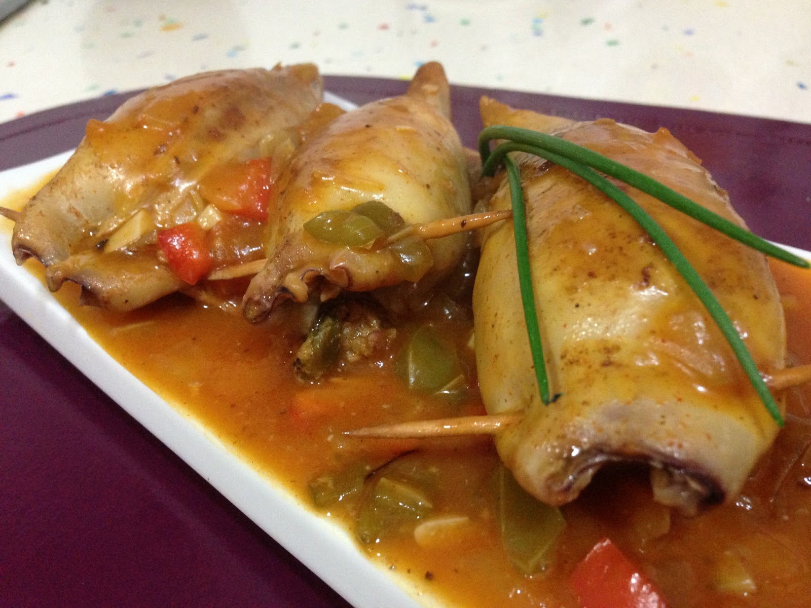 LOS FOGONES DE MI MADRE : CALAMARES RELLENOS EN SALSA A MI MANERA