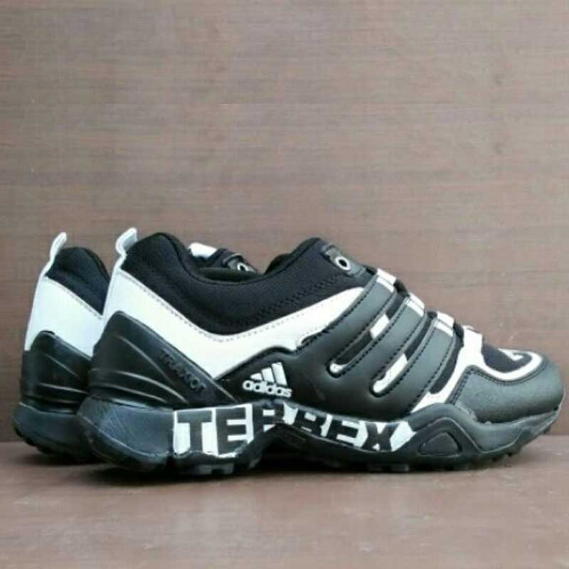 Sepatu Running Adidas Terrex Traxion Hitam Full [ADTT-001] | Omsepatu.com