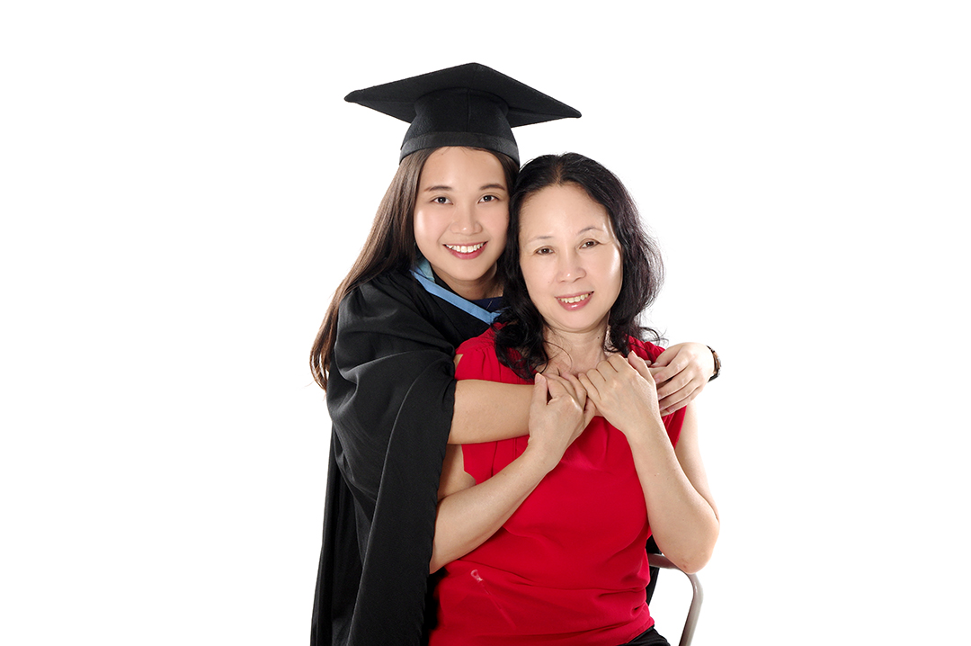 Flame Graduation Photography Studio: Graduation Convocation Family ...