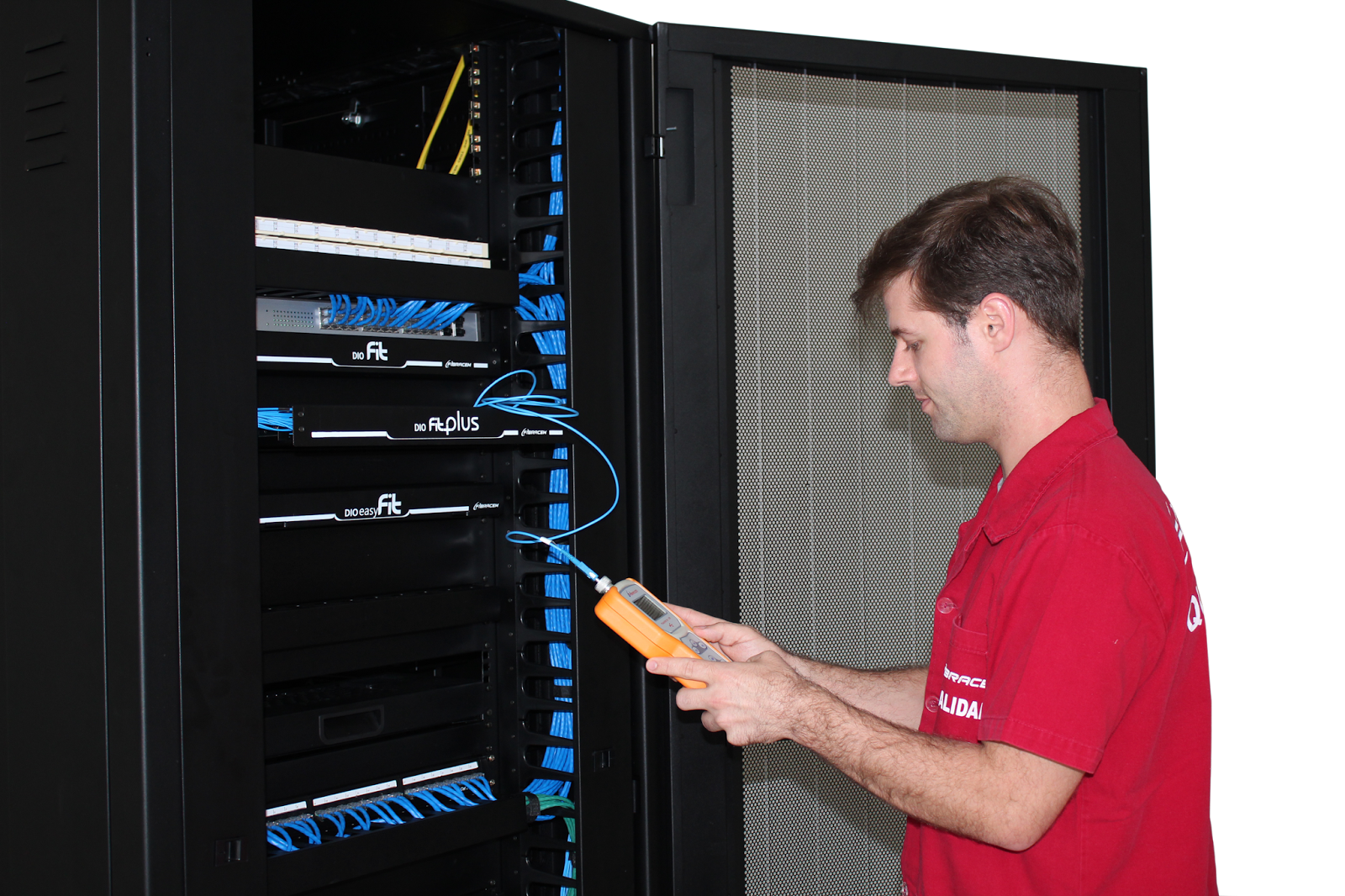 Fibracem Blog: Rack Data Center: A visão do técnico ao instalar esse ...