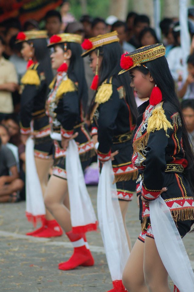 JOGJA CULTURAL: ANGGUK : TARI TRADISI YANG TERKESAN SEKSI