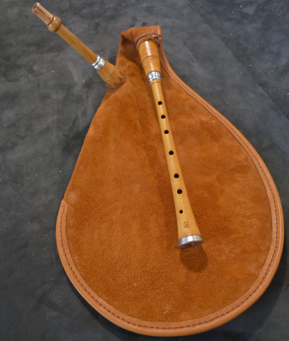 Lutherie Gabriel Desbiolles: Cornemuses médiévales à anches simples