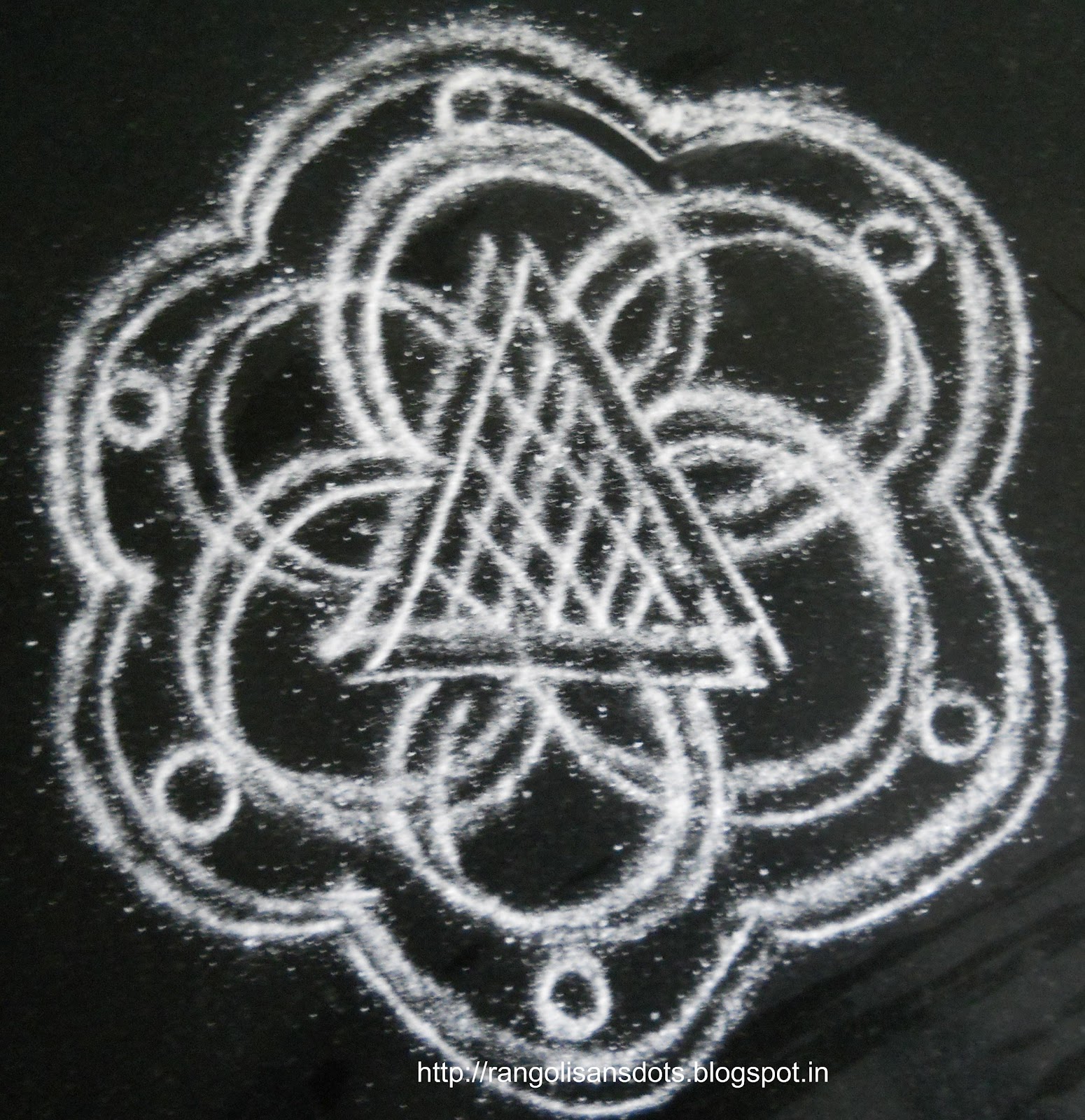 Rangoli - 2 lines kolam