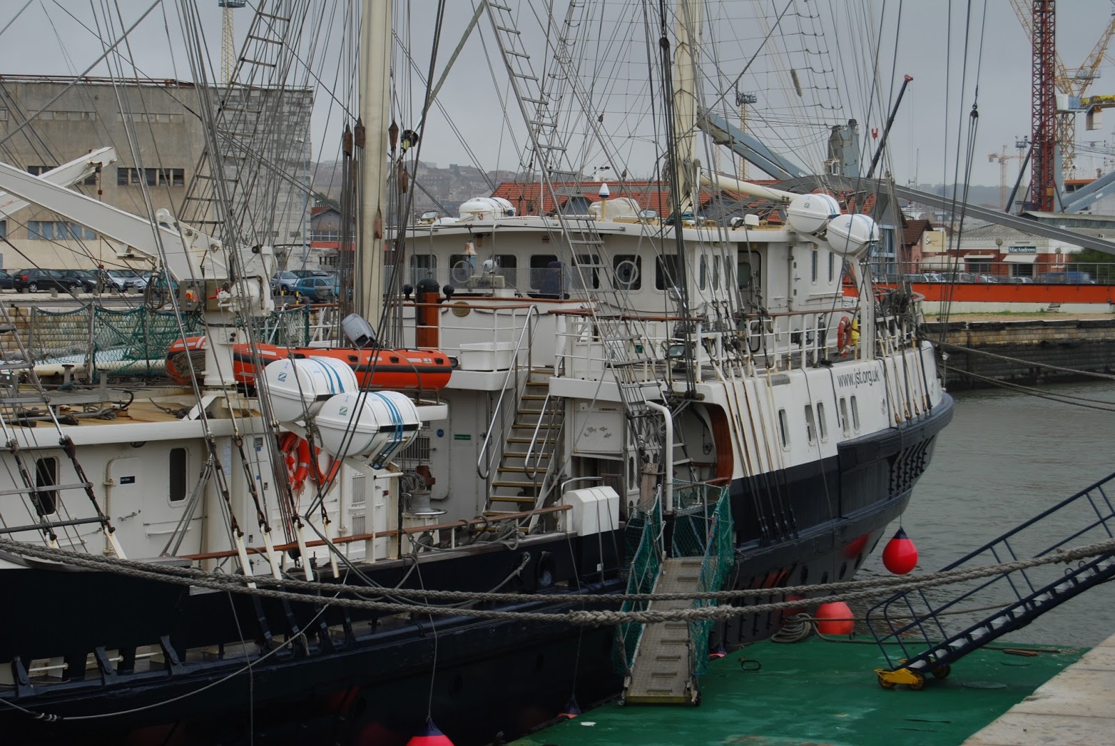 tall ships and the beauty of sailing: Tall Ship "TENACIOUS" at Lisbon