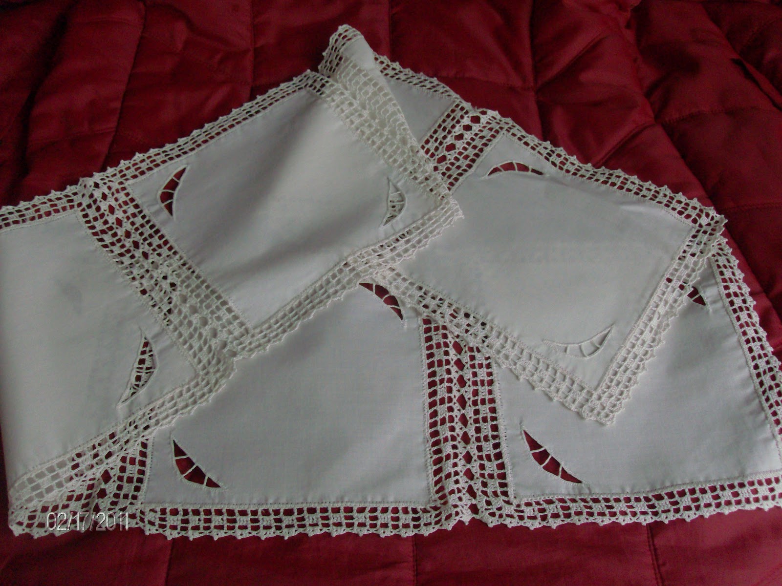 Os meus Hobbies... passatempos.: Naperons com tecido e renda