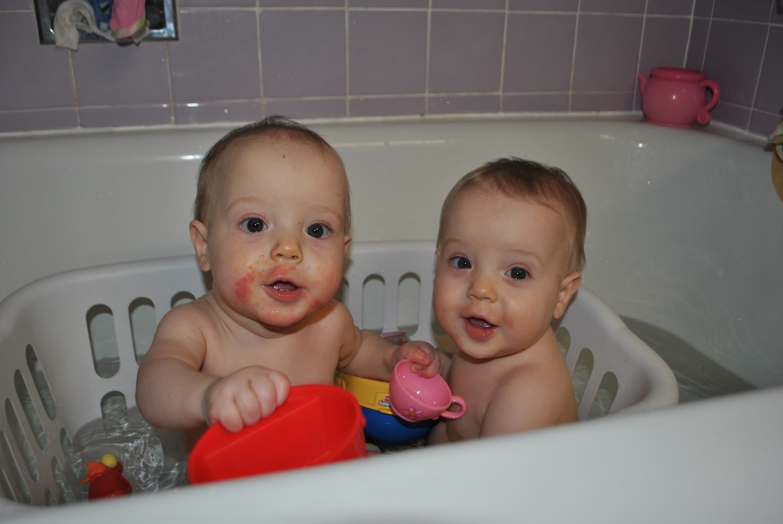 Flack Family of Five: Rub a Dub Dub, two babies in the tub!