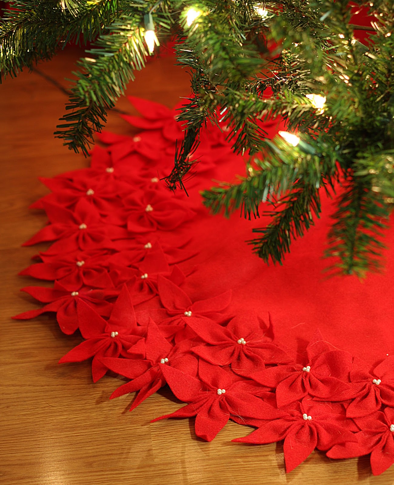 do it yourself divas: 8 Beautiful DIY Christmas Tree Skirts