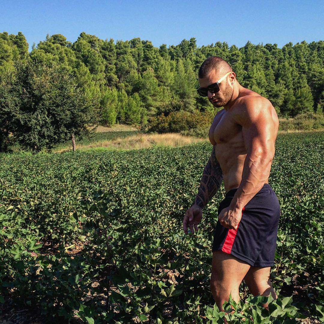 Muscle Lover: Greek muscle hunk Nikolas Michaloglou