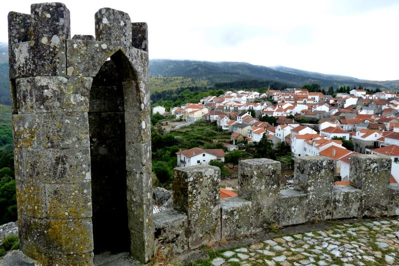 PINTURAS EM PENICHE: Passando por Folgosinho