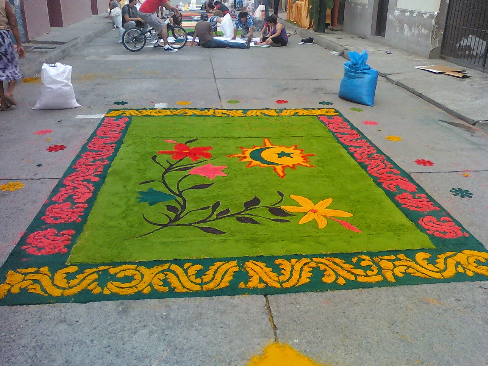 Jazmines del Naranjal en Blog: Como se realiza una alfombra de aserrin ...