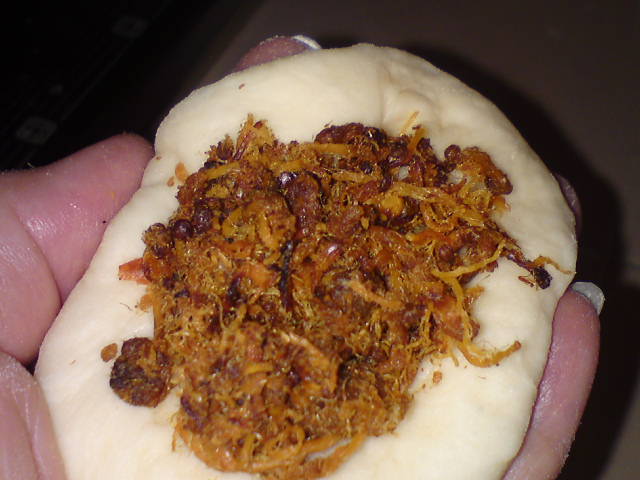 Cooking Pleasure: Sweet Buns With Chicken Serunding