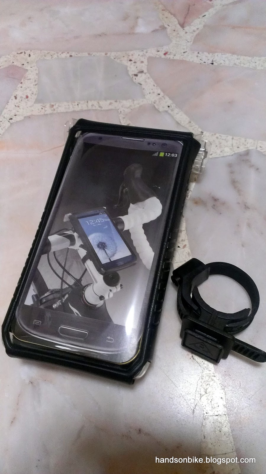 Hands On Bike: Topeak SmartPhone Dry Bag 5"