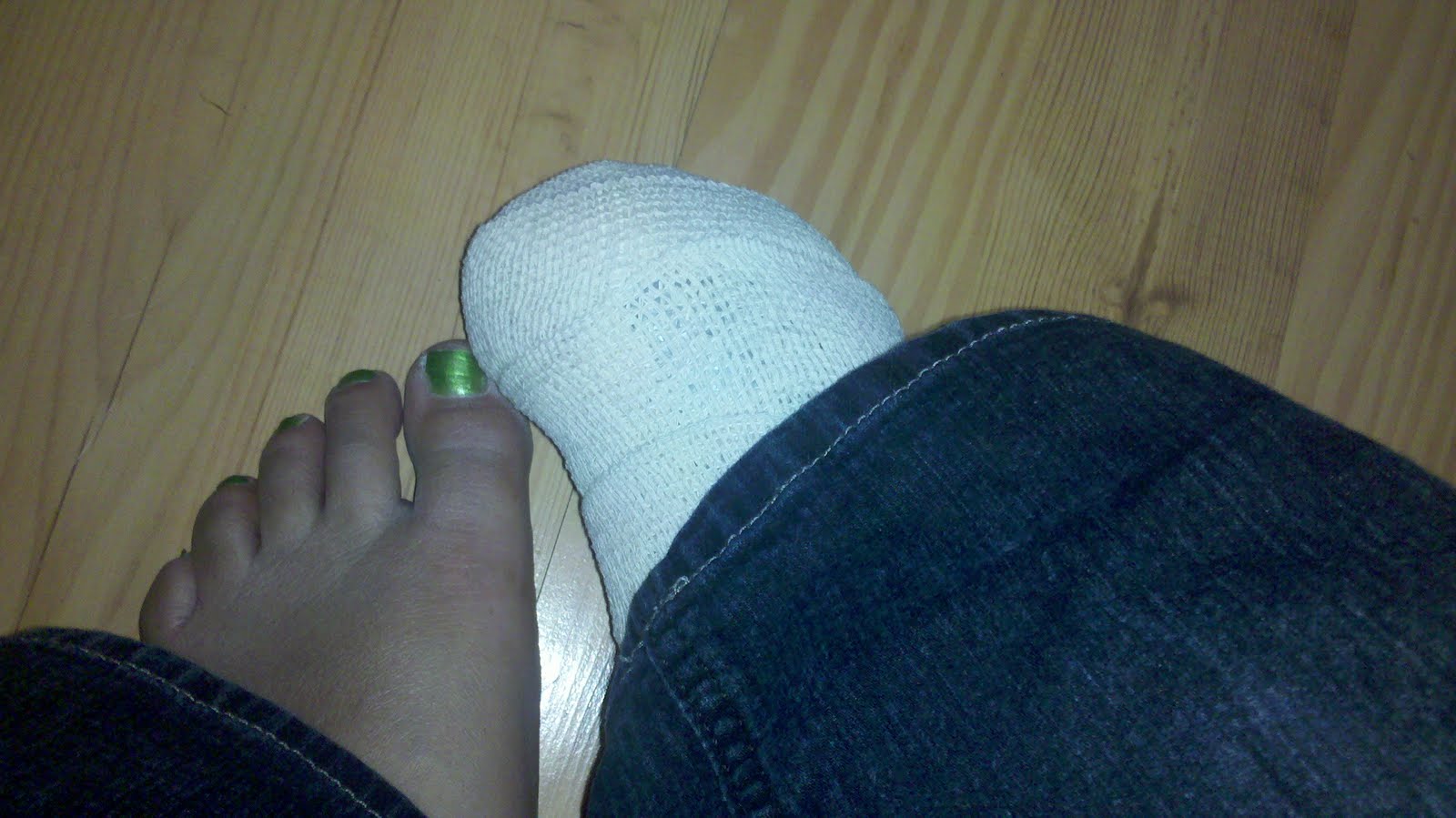 Srongwitter: Adventures In Foot Binding!