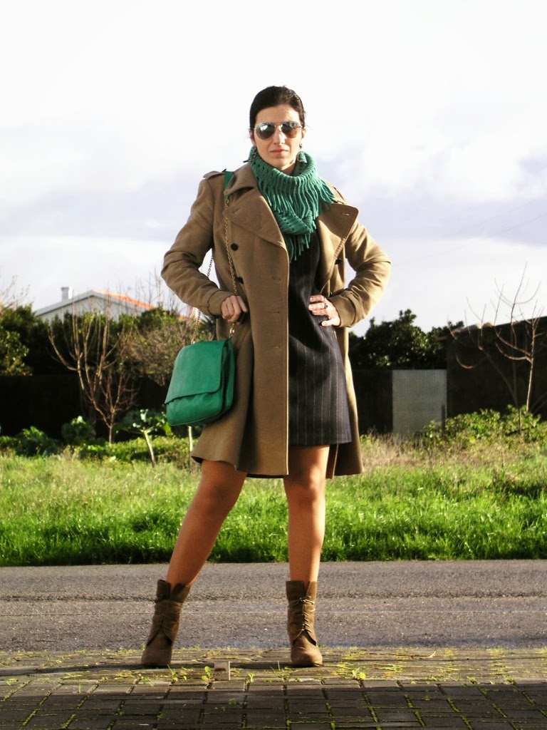 Tany et La Mode: Adding color accents to a neutral colored outfit ...