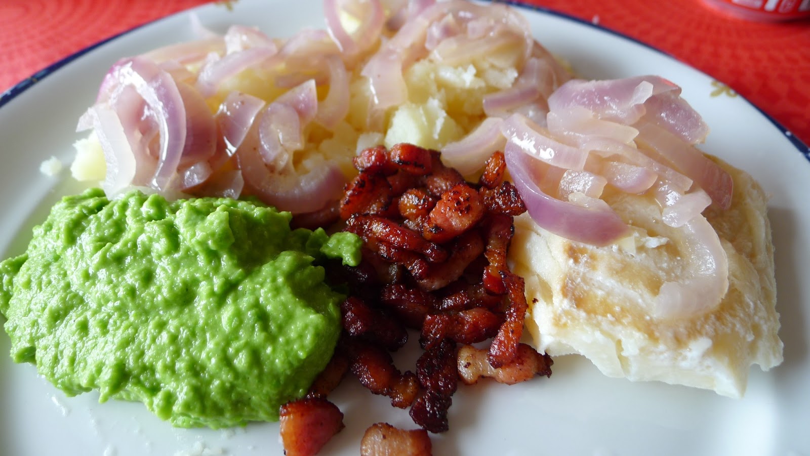 Oppskriftsdagbok: Klippfisk med løk, ertestuing og bacon