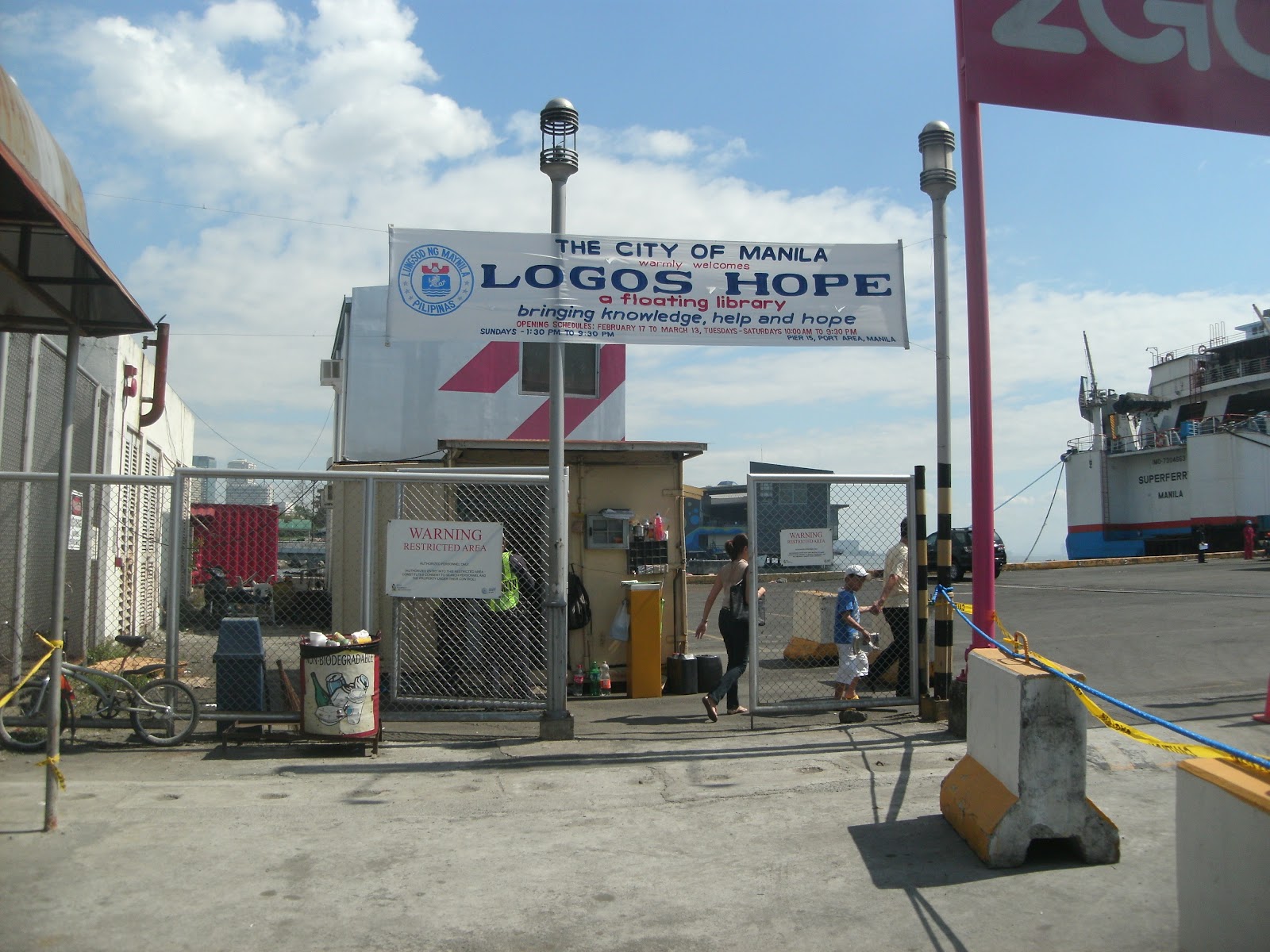 tSoKtOk: MV Logos Hope: A Floating Library