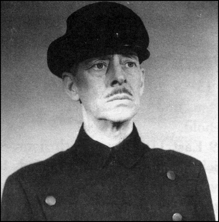 SNEAK PEEK : "Batman: Alfred Pennyworth"